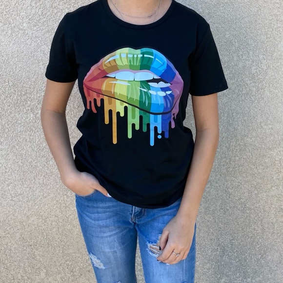 Hot Topic | Tops | Graphic Tee Rainbow Dripping Lips Size Med | Poshmark